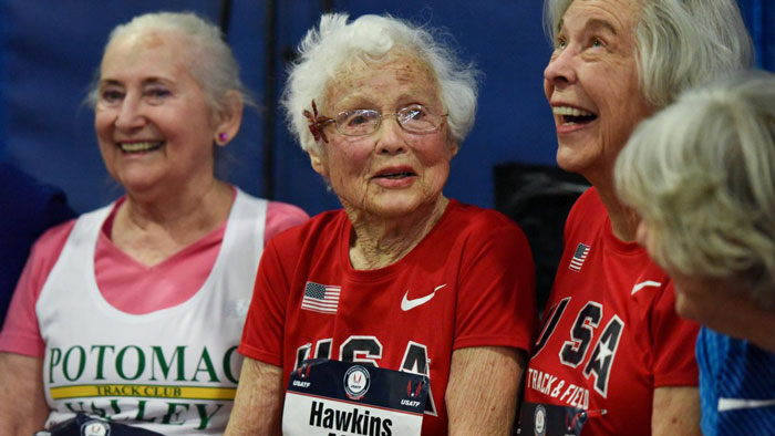 Julia Hawkins sigue ganando medallas de oro a sus 103 años - El País de ...